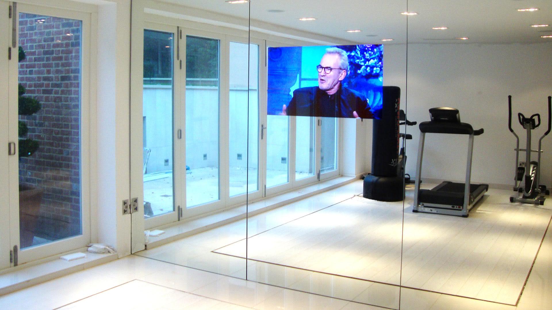 50 TVs Embutidas em Vidros, Espelhos e Portas Decoradas