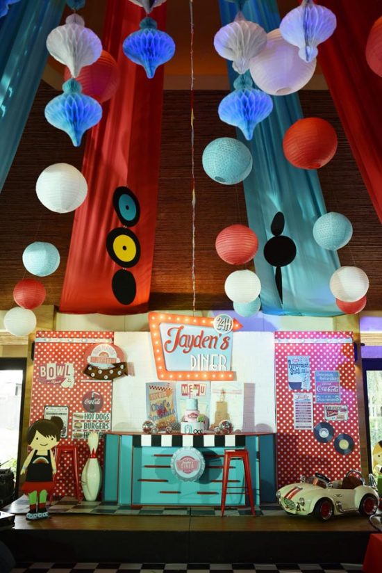 Festa Retrô: 65 Ideias de Decoração Anos 50, 60, 70 e 80