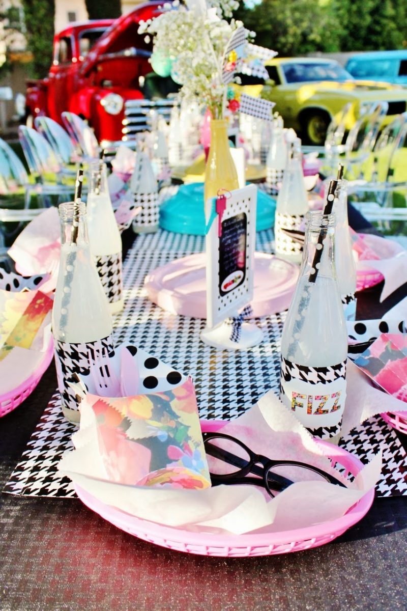 Festa Retrô: 65 Ideias de Decoração Anos 50, 60, 70 e 80