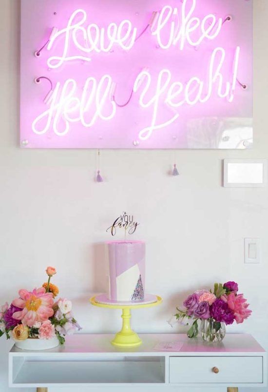 Decoração Neon: Descubra 60 Ideias Para Decorar a Casa