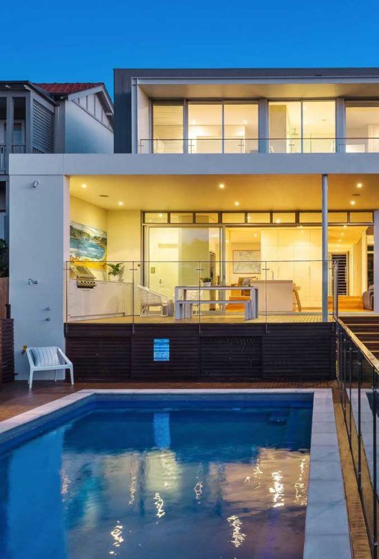 Muro de Vidro: O que é? Vantagens e Fotos Inspiradoras