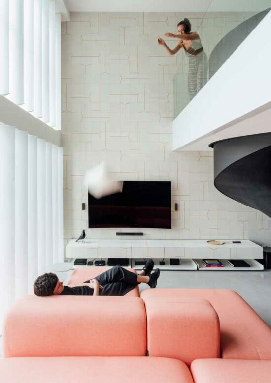 Sofá Rosa: Veja Modelos, Dicas, Como Decorar e Fotos Incríveis