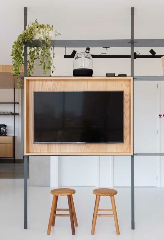 55 TVs Embutidas em Vidros, Espelhos e Portas Decoradas