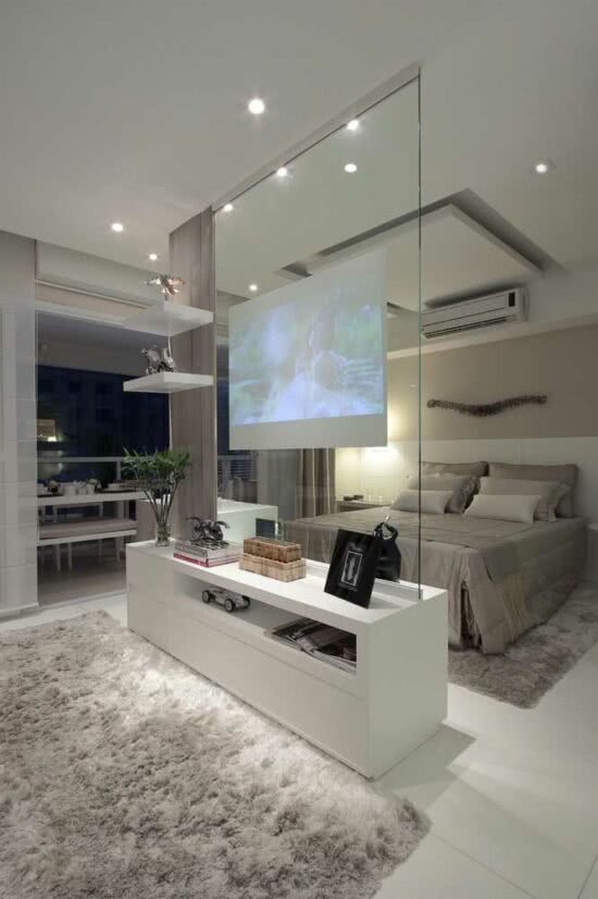 55 TVs Embutidas em Vidros, Espelhos e Portas Decoradas