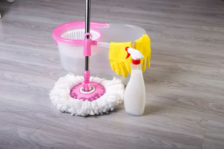 Como Passar Pano de Chão: Como Fazer Sem Erro Com Estas Dicas