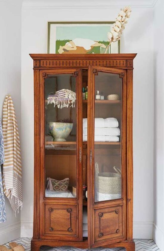 Móveis Antigos: Como Garimpar, Restaurar e 50 Ideias na Décor