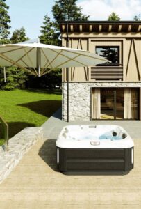 Jacuzzi Externa: O Que é, Vantagens, Dicas e 50 Fotos para se Inspirar