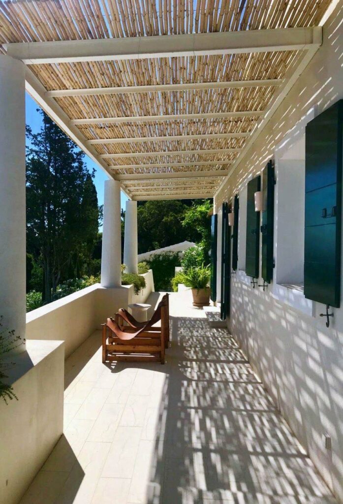 Pergolado de Eucalipto: Vantagens, Como Fazer e 50 Inspirações
