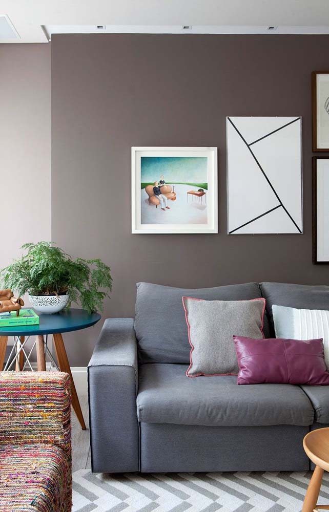 Sala Com Esquema De Cores Quentes