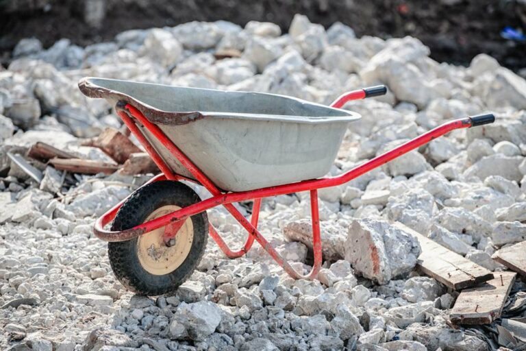 Ferramentas de Pedreiro: 20 Itens Essenciais Para Montar Seu Kit