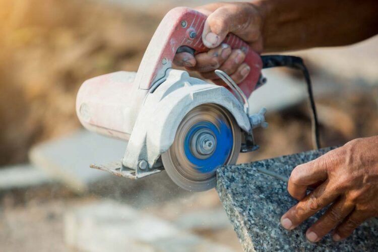 Ferramentas de Pedreiro: 20 Itens Essenciais Para Montar Seu Kit