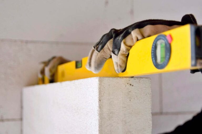 Ferramentas de Pedreiro: 20 Itens Essenciais Para Montar Seu Kit