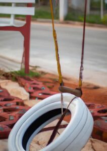 Balanço de Pneu: Como Fazer, Cuidados e 40 Ideias Criativas