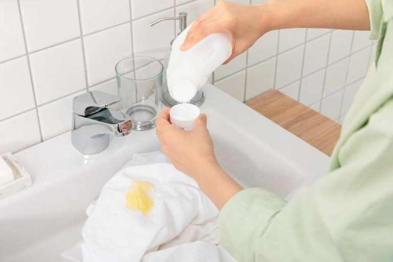 Como Clarear Roupa Branca: Passo a Passo e Dicas Essenciais